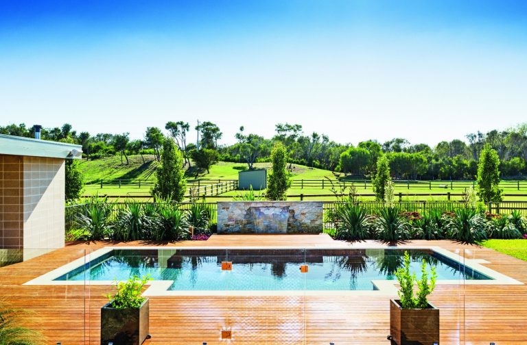 Water memory: recreating a family pool - Completehome