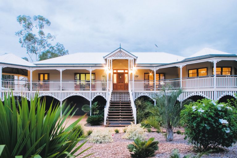 Grandeur and opulence: a classic Queenslander 'Small House'