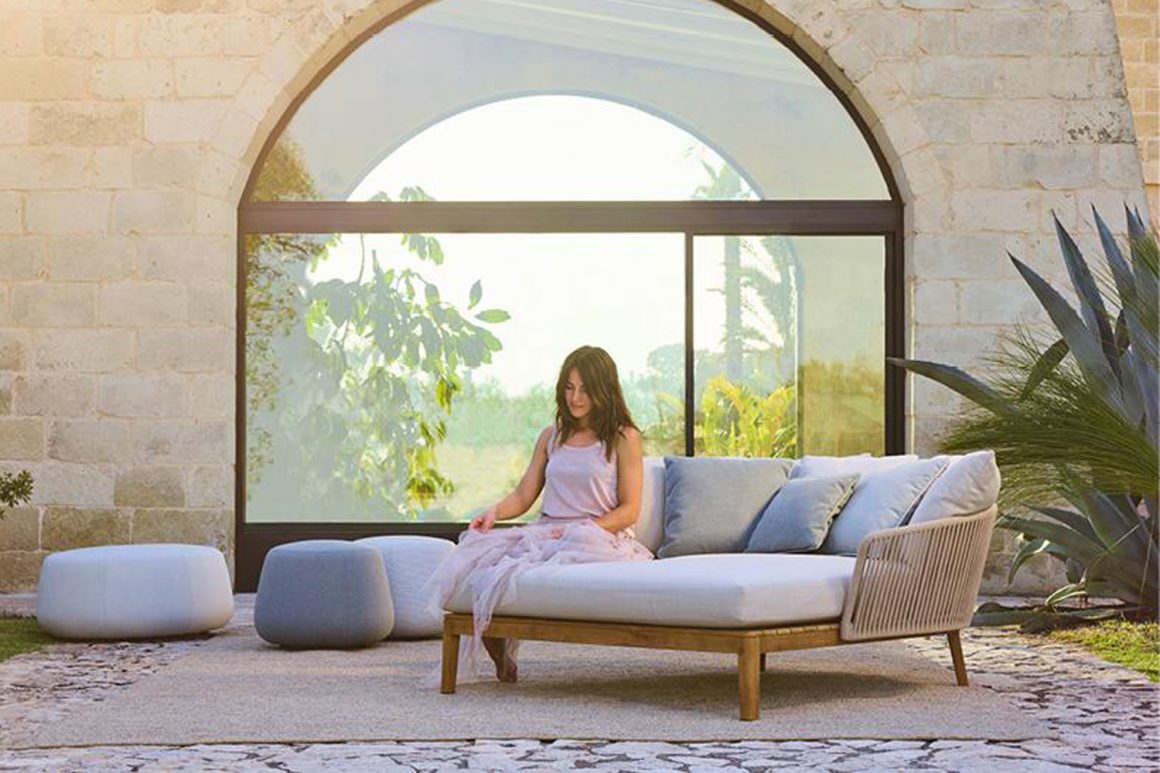 Outdoor Daybeds: Our Go-To Styles - Completehome