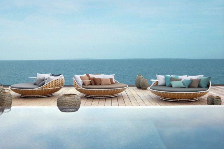 Outdoor Daybeds: Our Go-To Styles - Completehome