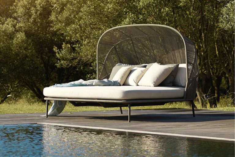 Outdoor Daybeds: Our Go-To Styles - Completehome