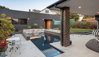 L Shaped Wrap Around Pool Enjoyed All Year Round - Completehome