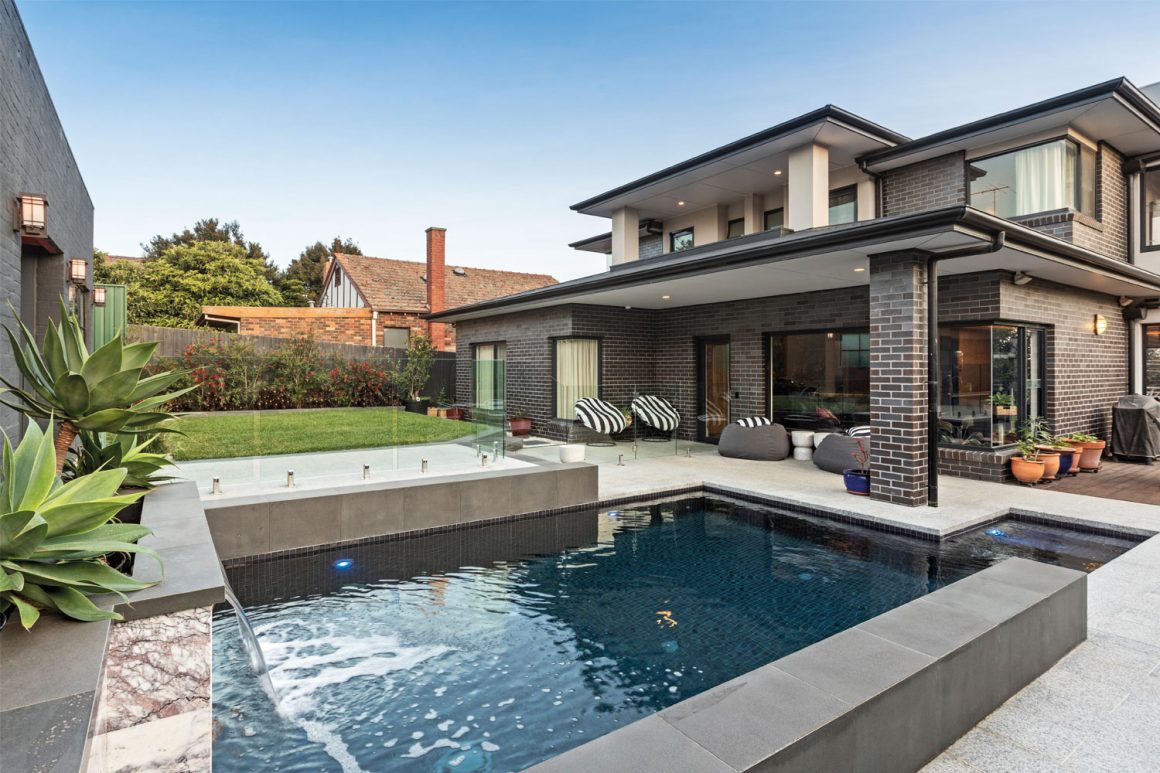 A Contemporary Pool by the Experts at LJ Pools - Completehome