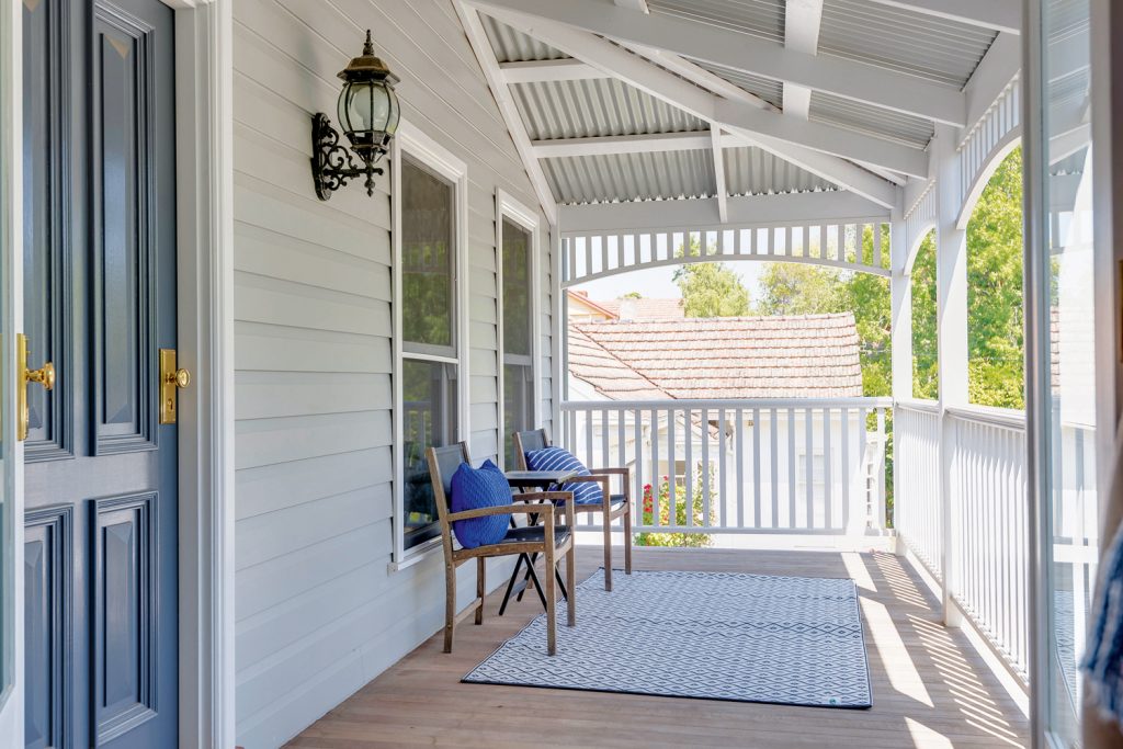 An Inspiring Traditional Victorian-Style Residence - Completehome