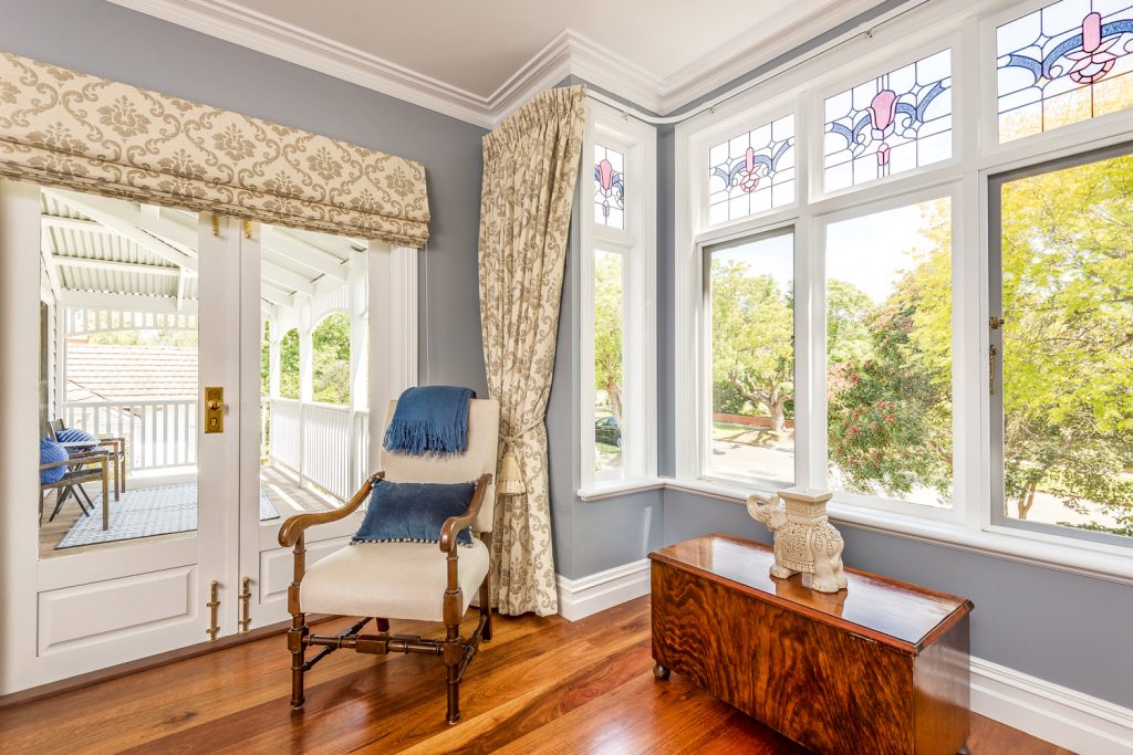 An Inspiring Traditional Victorian-Style Residence - Completehome