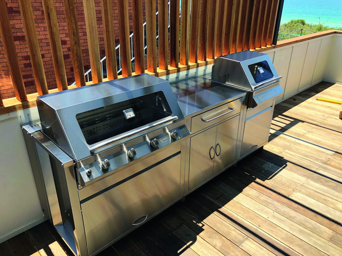 outdoor kitchen for barbecues to impress the guests