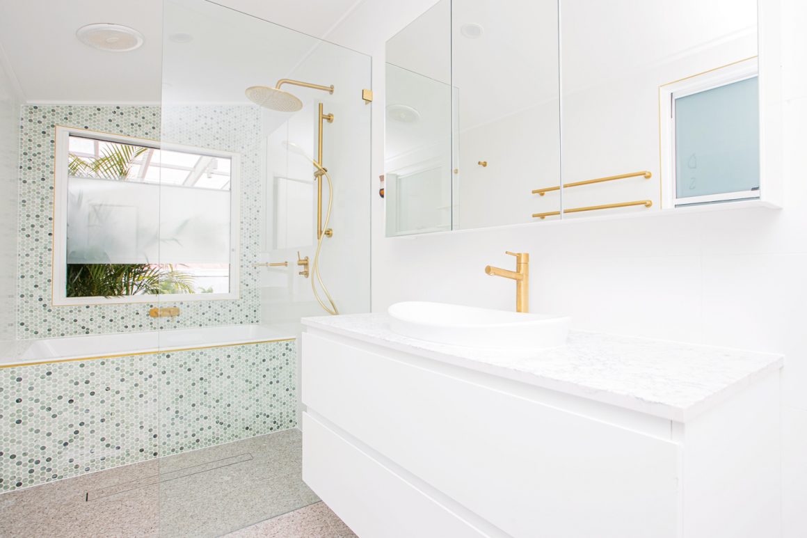 A Contemporary Ensuite with Flair - Completehome