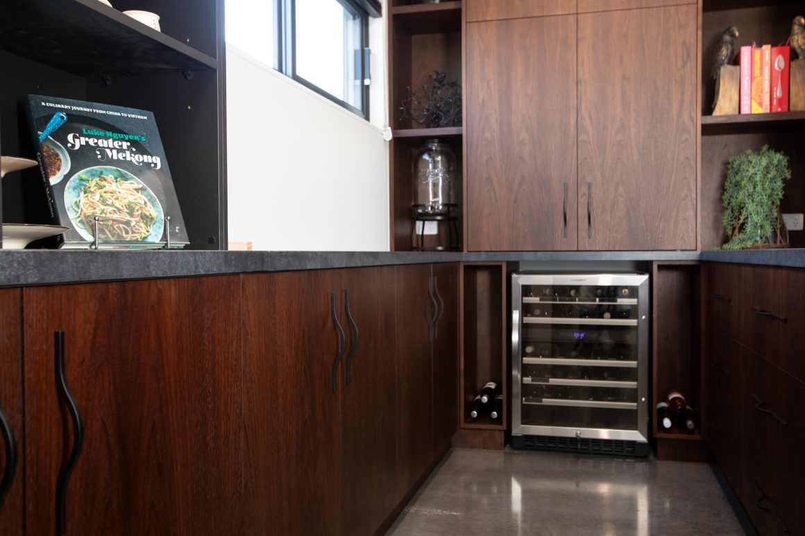 Momo Kitchen Handles Inspirational Video - Completehome