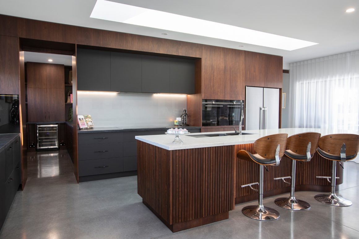 Momo Kitchen Handles Inspirational Video - Completehome