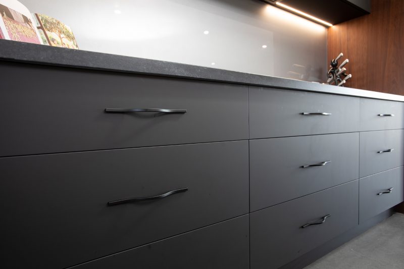 Momo Kitchen Handles Inspirational Video - Completehome