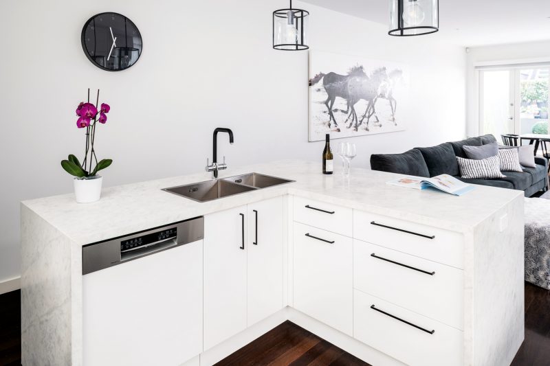 An all white Kitchen Affair - Completehome