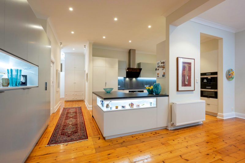 An Intuitively Large Kitchen Design - Completehome