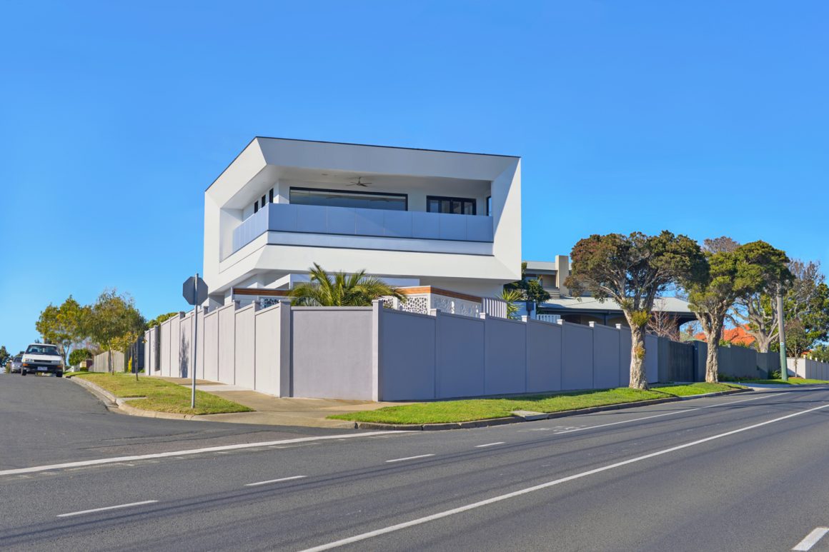 Think Vertical: Putting Walls to Work in Your Outdoor Living Space ...