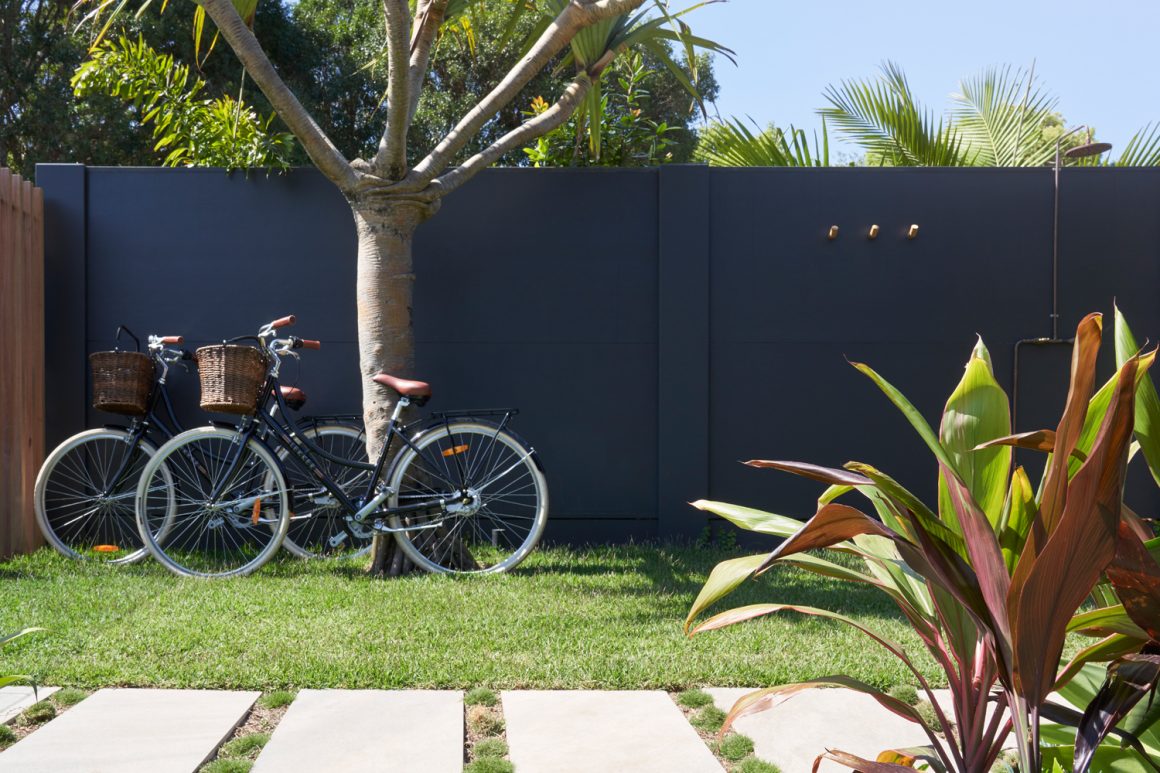 Think Vertical: Putting Walls to Work in Your Outdoor Living Space ...