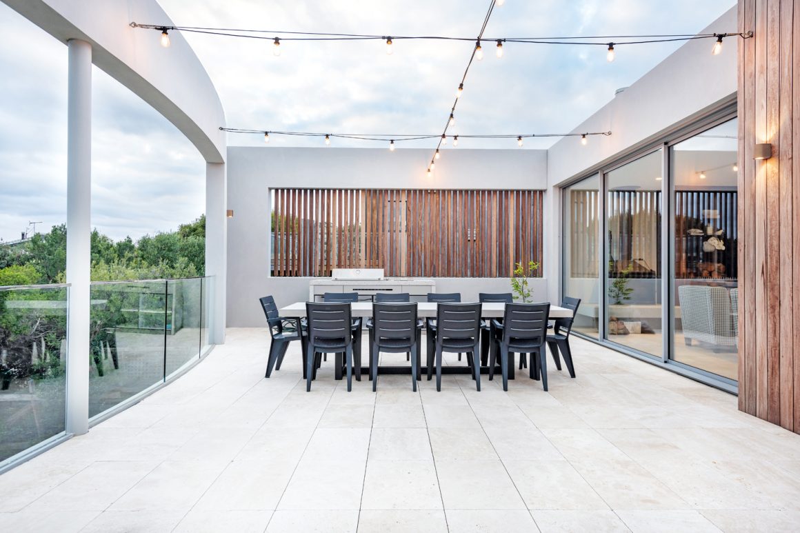 A Dramatic and Expertly Designed Holiday Home - Completehome