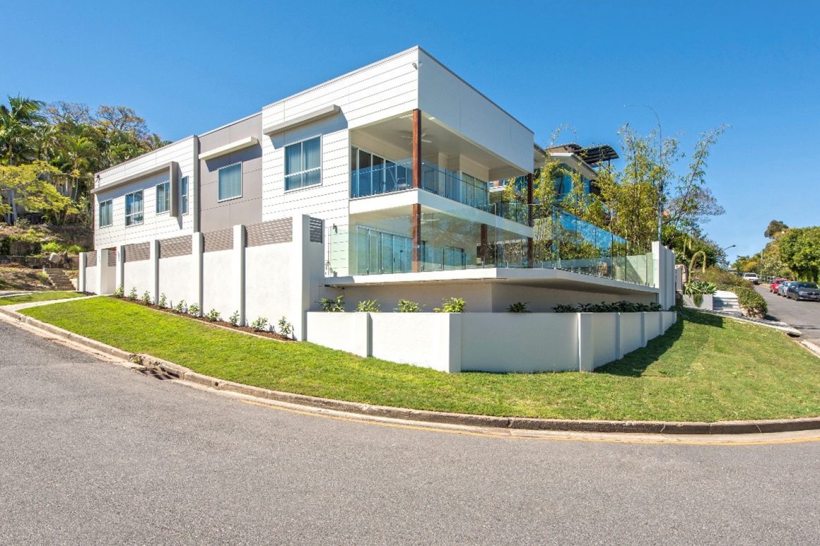 Think Vertical: Putting Walls to Work in Your Outdoor Living Space ...