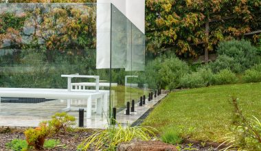 Three styles for an outdoor pool oasis - Completehome