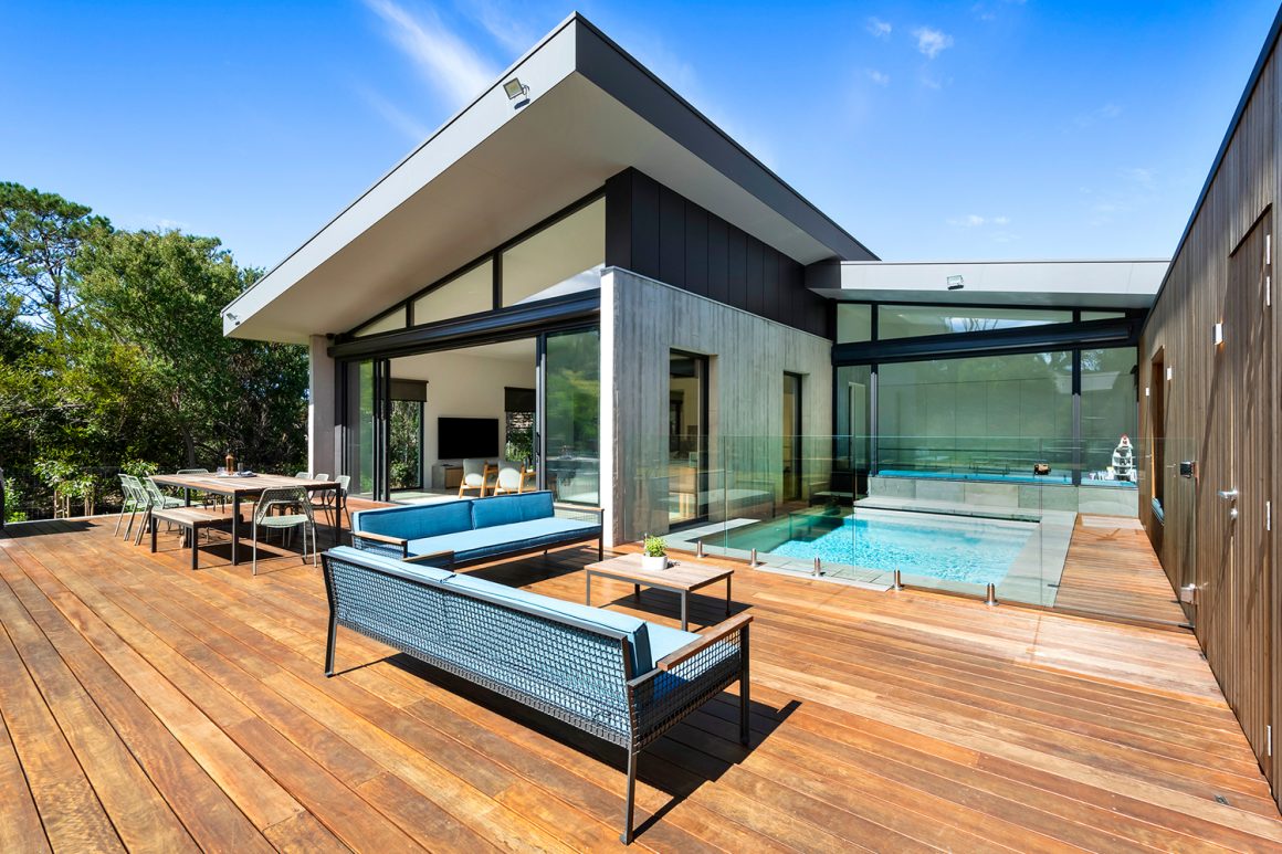 A Coastal Home that can Accommodate a Large Extended Family - Completehome