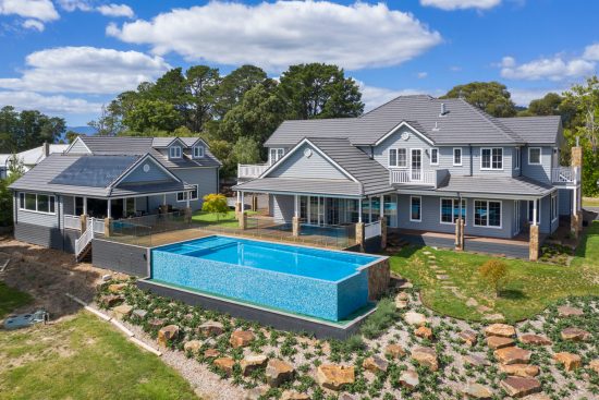 This Custom Home is the Epitome of Hamptons Lifestyle Living - Completehome