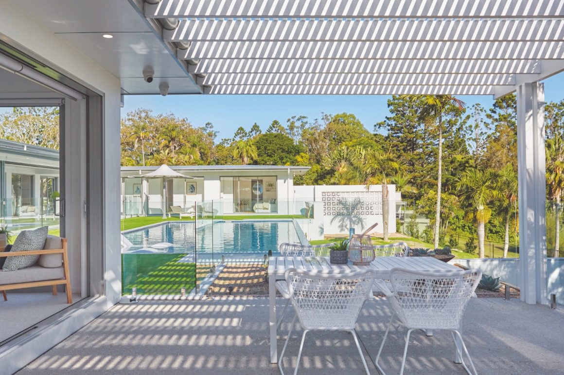 Discover the best outdoor shade solutions for your backyard