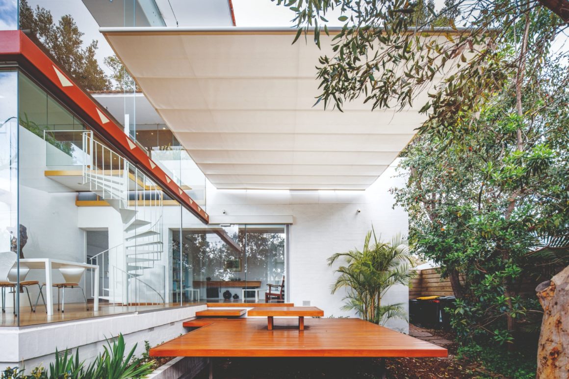 Discover the best outdoor shade solutions for your backyard