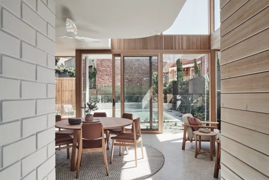 A Voluminous Open Plan Living Space with Garden Views - Completehome