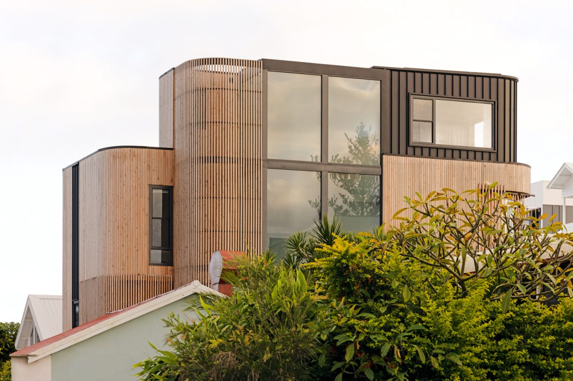 A Coastal Family Home that Utilises Vertical Architecture - Completehome