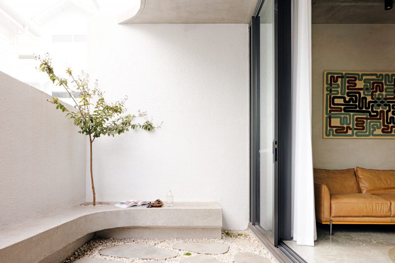 A Coastal Family Home that Utilises Vertical Architecture - Completehome