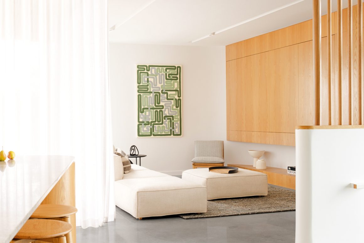 A Coastal Family Home that Utilises Vertical Architecture - Completehome