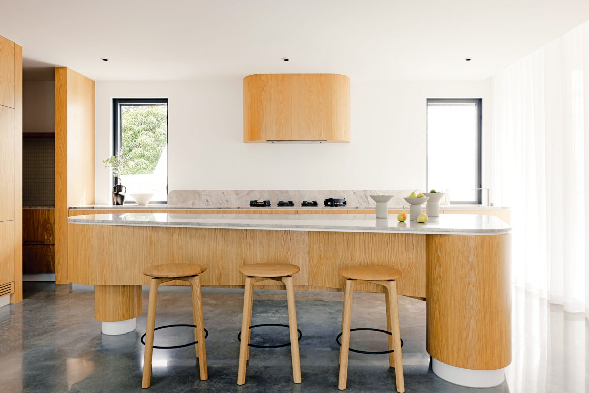 A Coastal Family Home that Utilises Vertical Architecture - Completehome