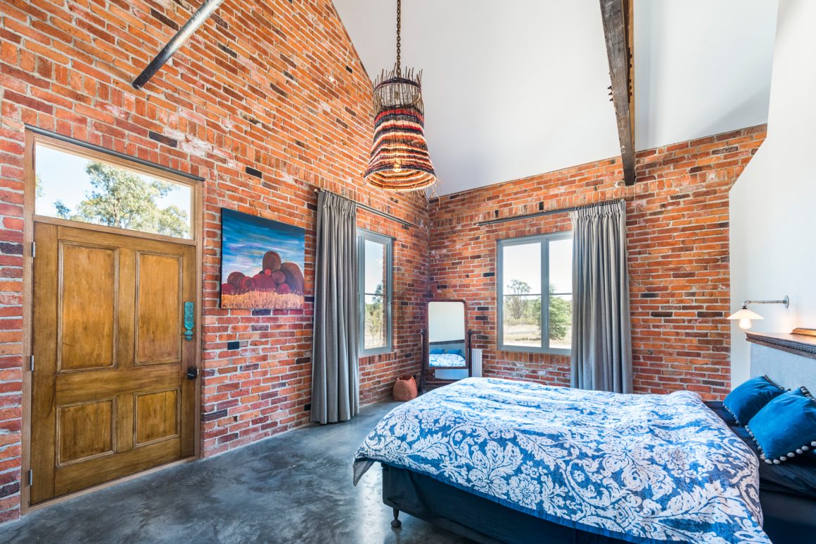 Rustic Luxury: Merging Recycled Materials in Barn-Style Houses ...