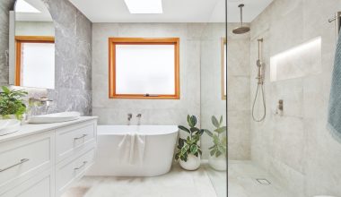 A round bathroom with a Japanese feel that looks over vaileys