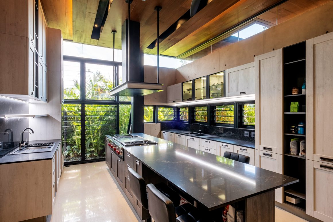 Screen House: Harmonizing Contemporary Design and Tropical Climate ...