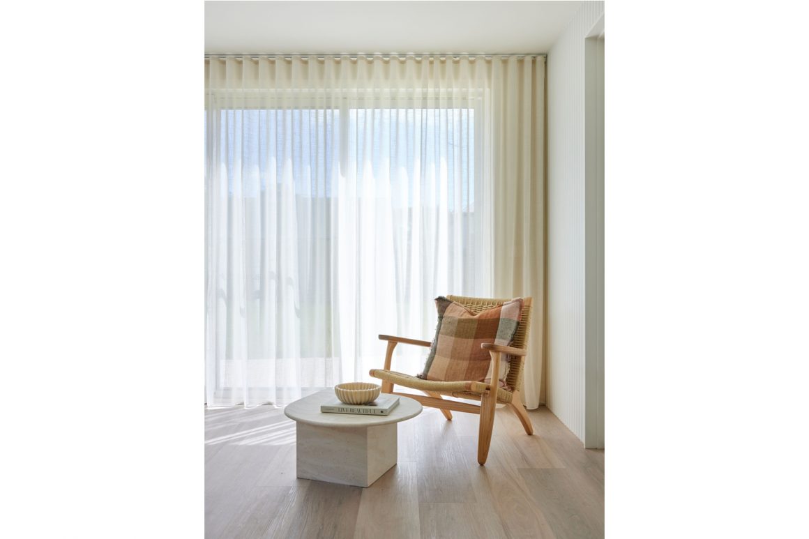 A Comprehensive Guide to Window Covering Options: Curtains, Blinds, and ...