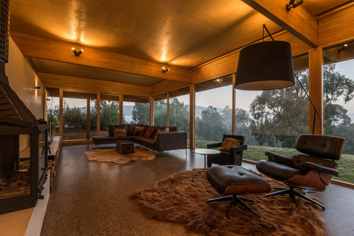 Tranquil Retreat: A Weekend Home Amidst Nature by Hedger Constructions ...