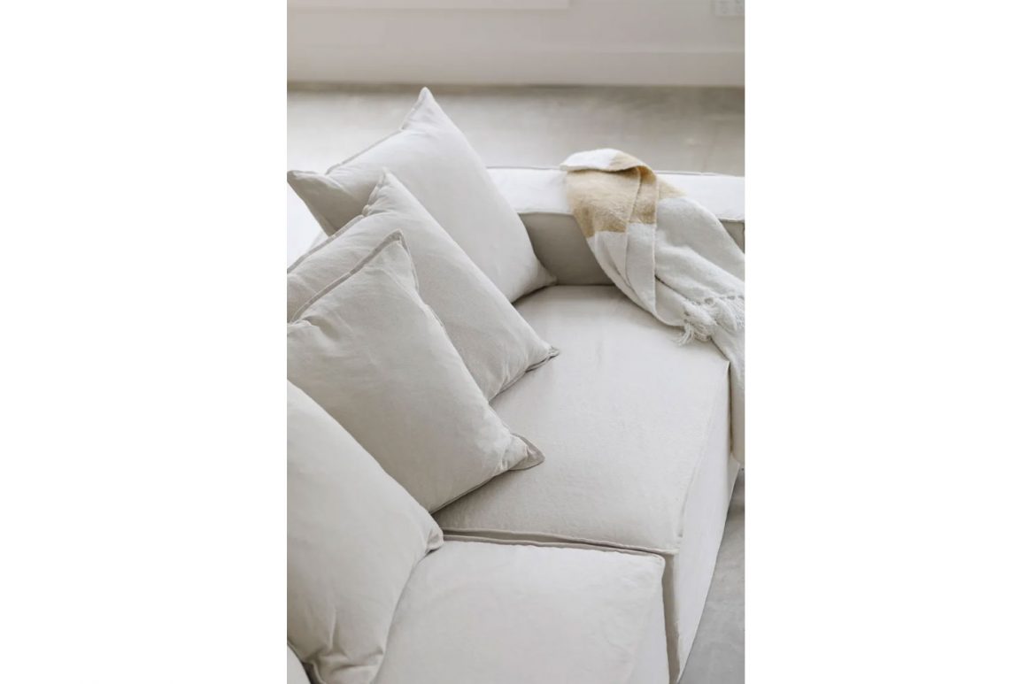 Essential Elements for Your Living Room - Completehome