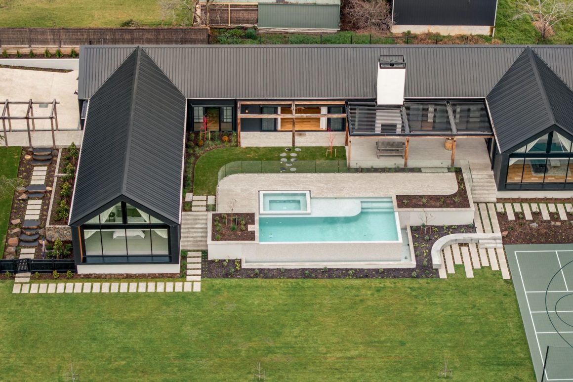 Inside a Modern Farmhouse That Blends Style and Function - Completehome