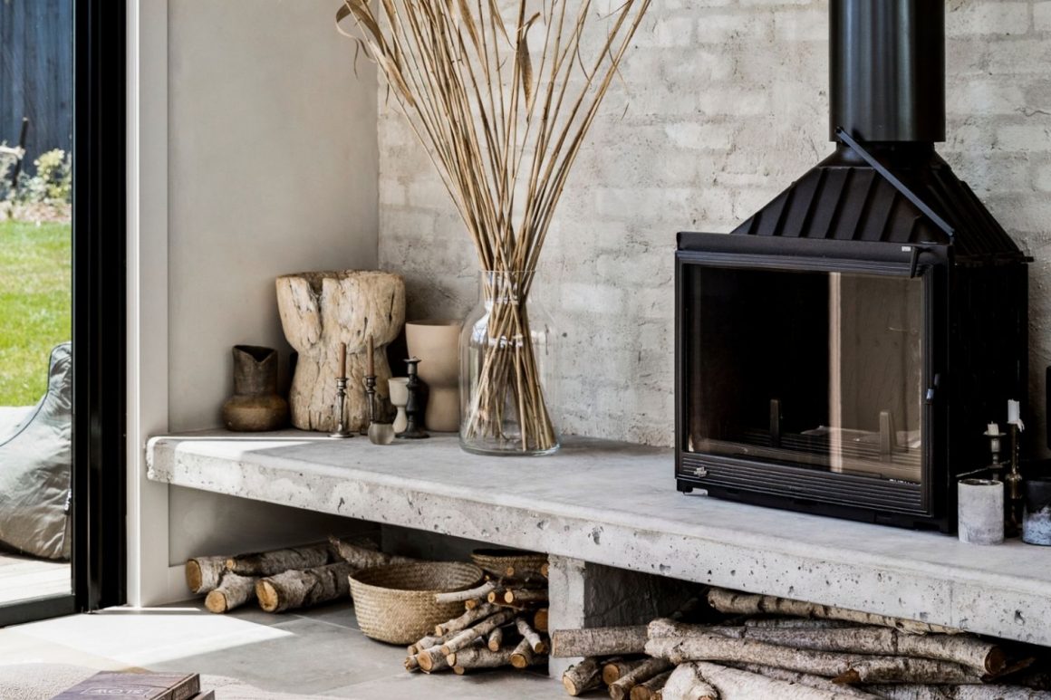 The Revival of the Cast-Iron Cheminée in Contemporary Fireplace Design ...