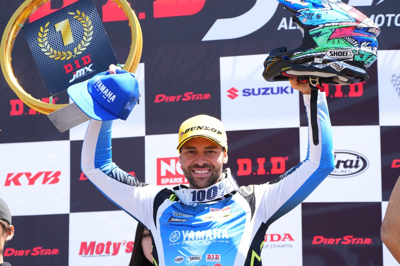 AUSSIES ABROAD FLY YAMAHA FLAG HIGH | Dirt Action