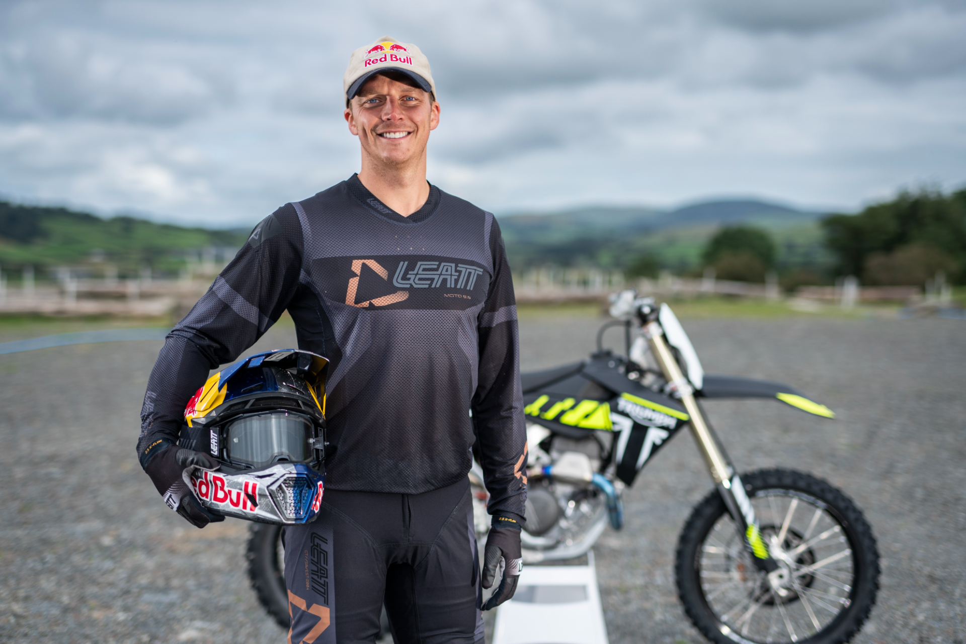 JONNY WALKER SIGNS FOR THE TRIUMPH RACING ENDURO TEAM | Dirt Action