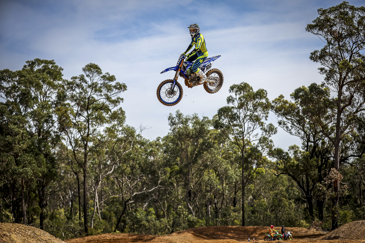 FULL CIRCLE | Dirt Action