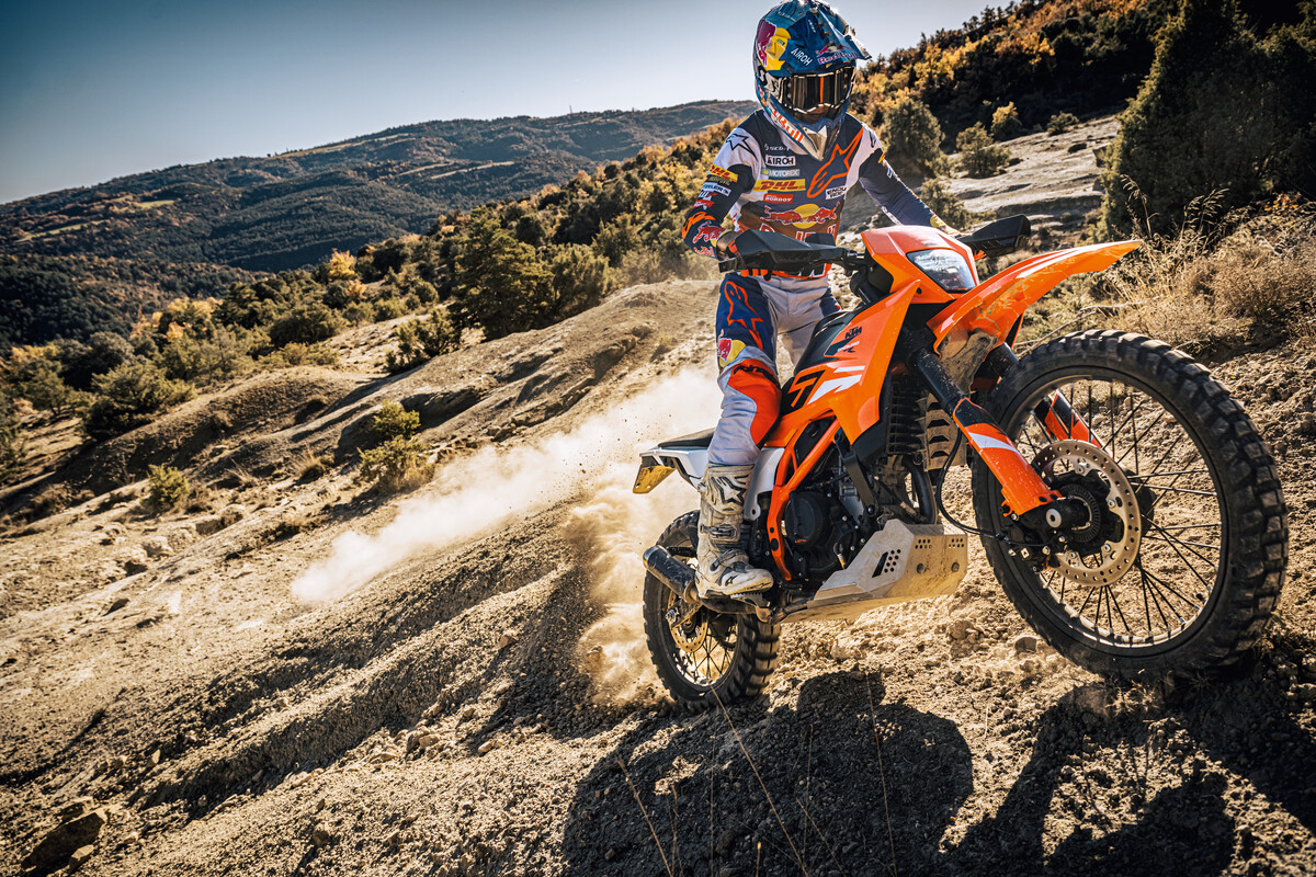Introducing the 2025 KTM 125 ENDURO R & KTM 390 ENDURO R | Dirt Action
