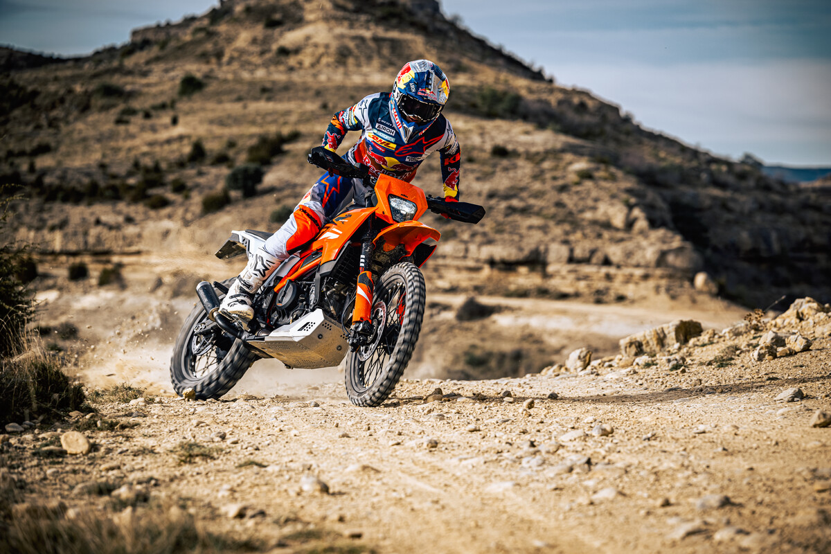 Introducing the 2025 KTM 125 ENDURO R & KTM 390 ENDURO R | Dirt Action