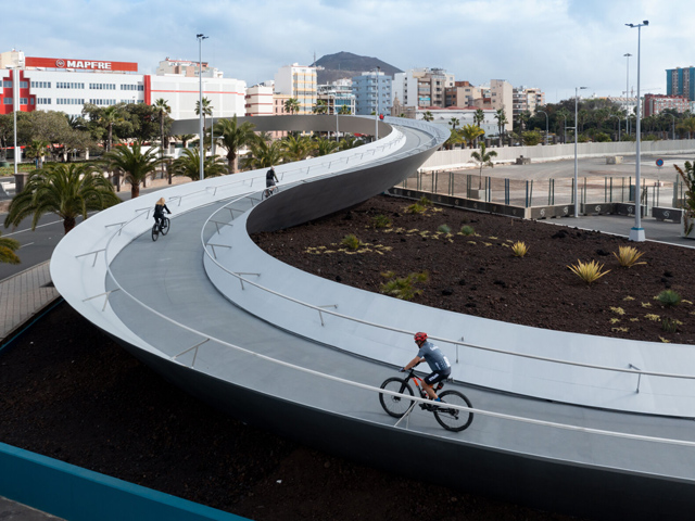 Footbridge Curves Above Spanish Waterfront - Project | ODS