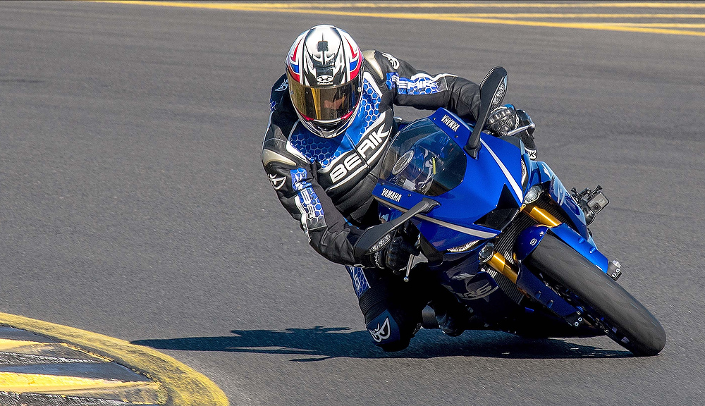 Getting your Knee Down - Road Rider Magazine