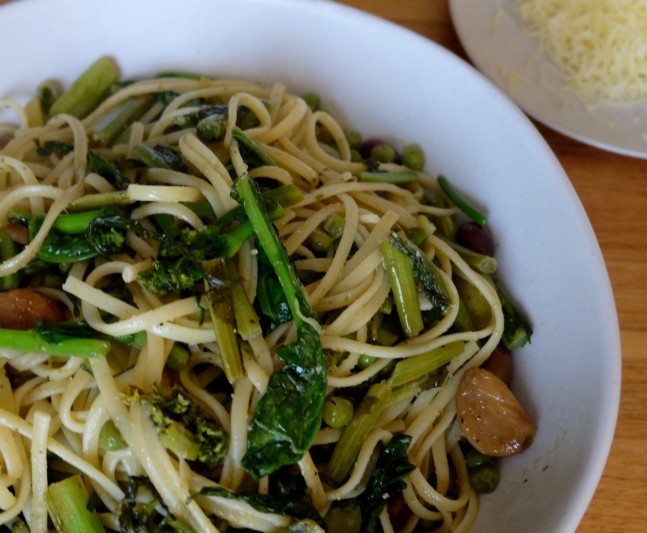 Simple Linguine with Broccoli Rabe, Olives & Garlic - WellBeing Magazine
